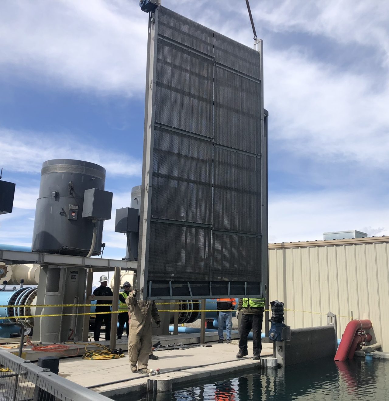 Traveling Water Screens vs. Traditional Stationary Water Screens ...